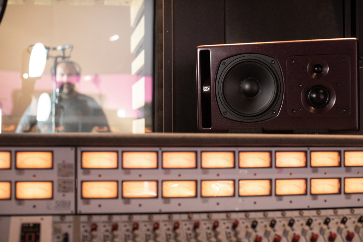A23-M | Accurate and powerful compact 3-way studio monitor